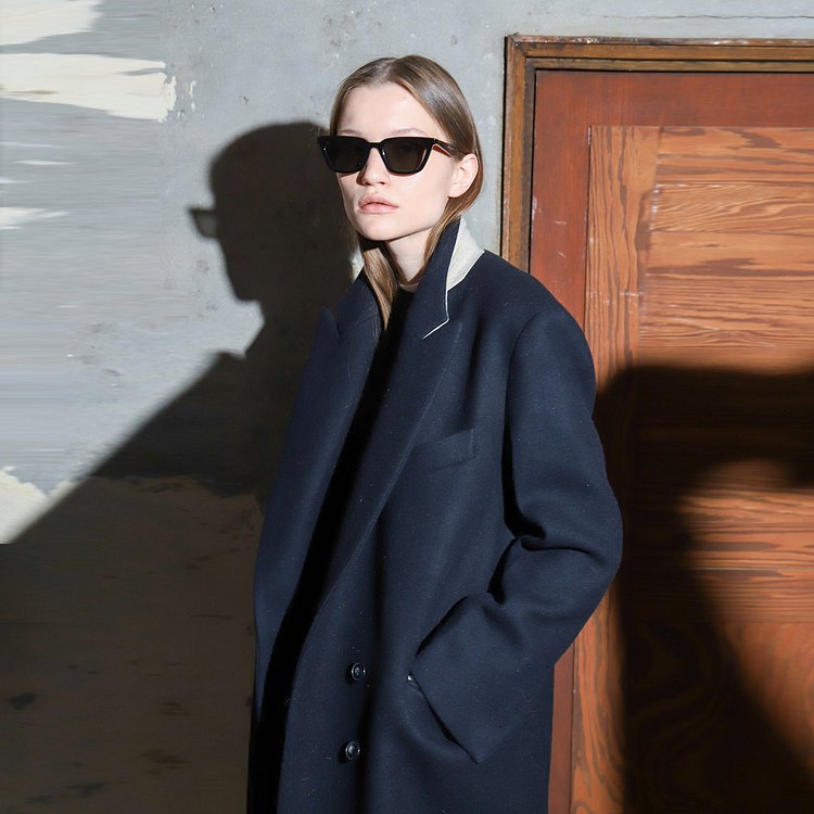AEER(아에르) Coat Peaked Collar Back Black | 신세계V