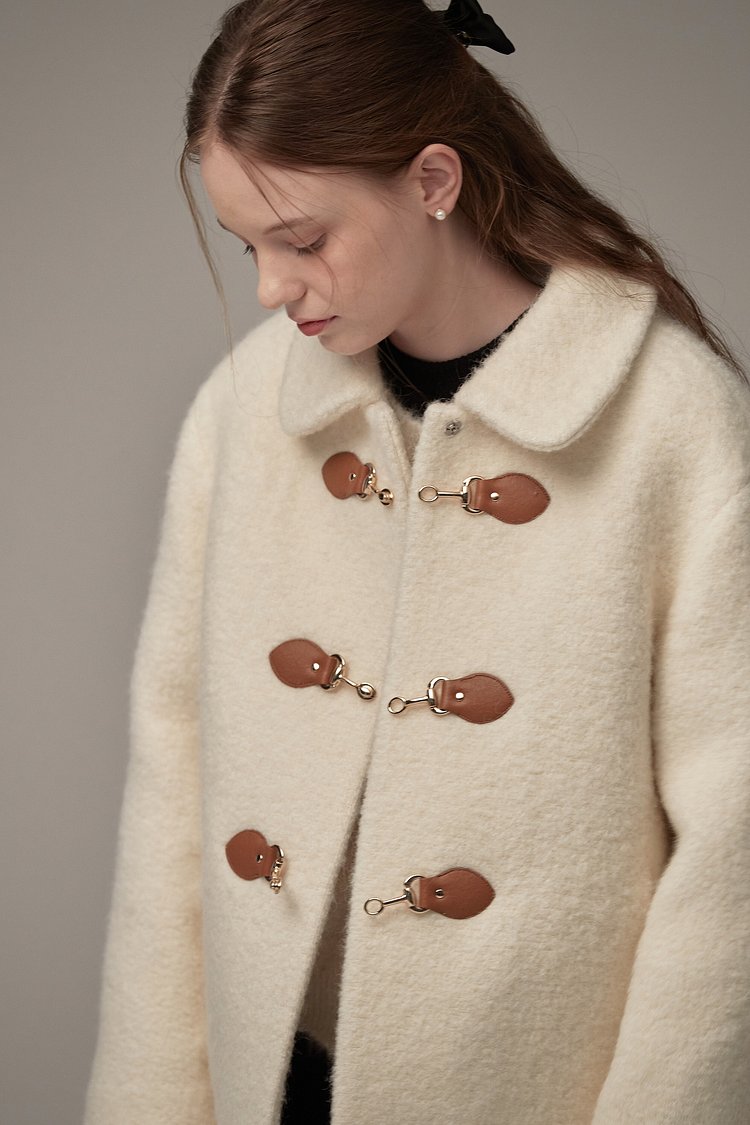 BEMUSE MANSION(비뮤즈맨션) Clasp half coat - Ivory | 신세계V