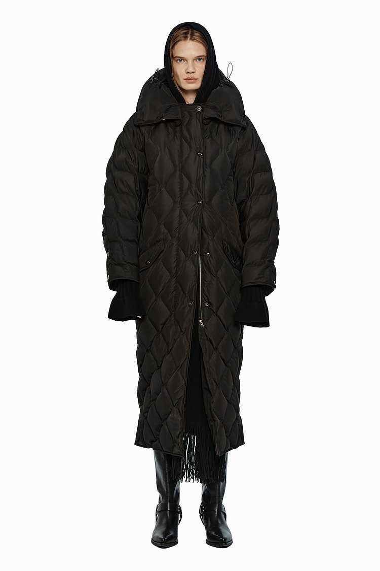 YCH(와이씨에이치) QUILTED LONG PADDING BLACK (W24OT0091BK) | 신세계V