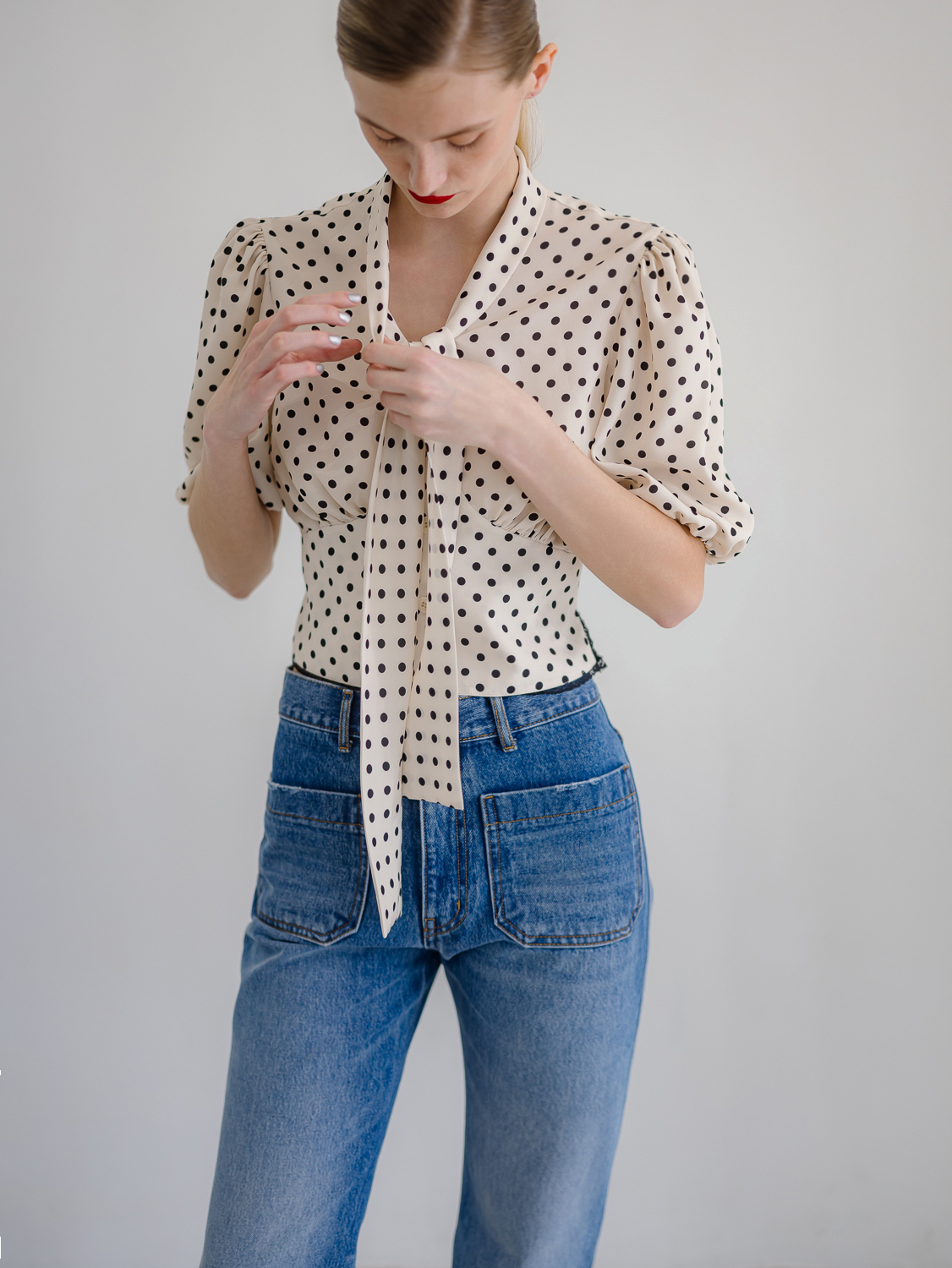 FAYEWOO(페이우) Demure Tie Blouse | 신세계V