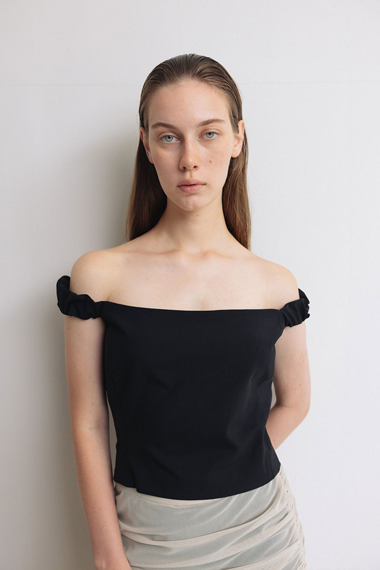 LEHA(레하) KRYSIA CROPPED TOP (BLACK) | 신세계V